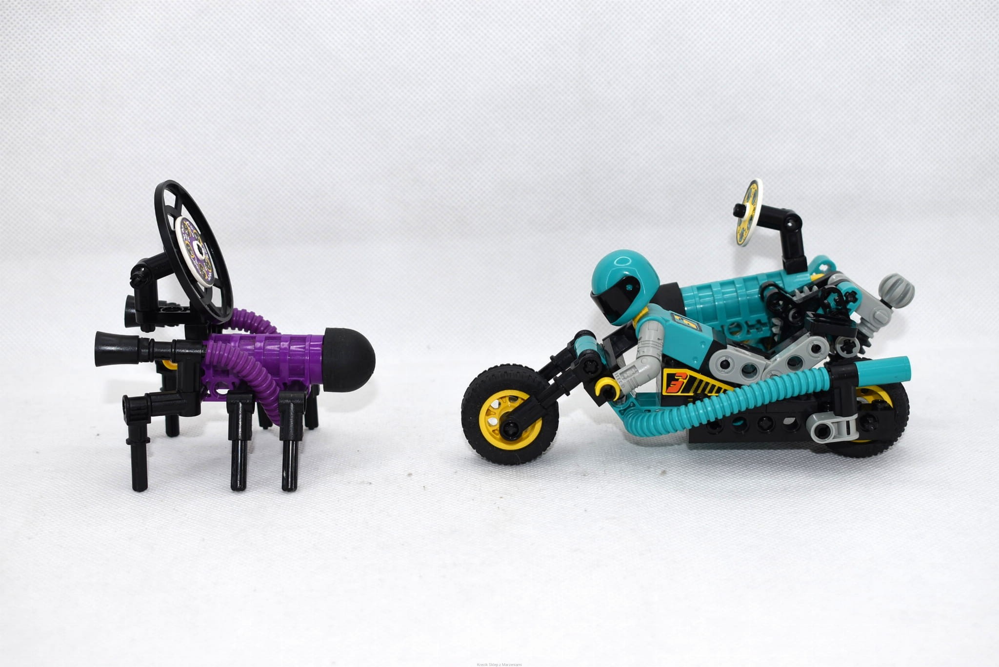 LEGO 8233 Blue Thunder Vs. The Stinger / 8239 Cyber Challenge [Technic ...